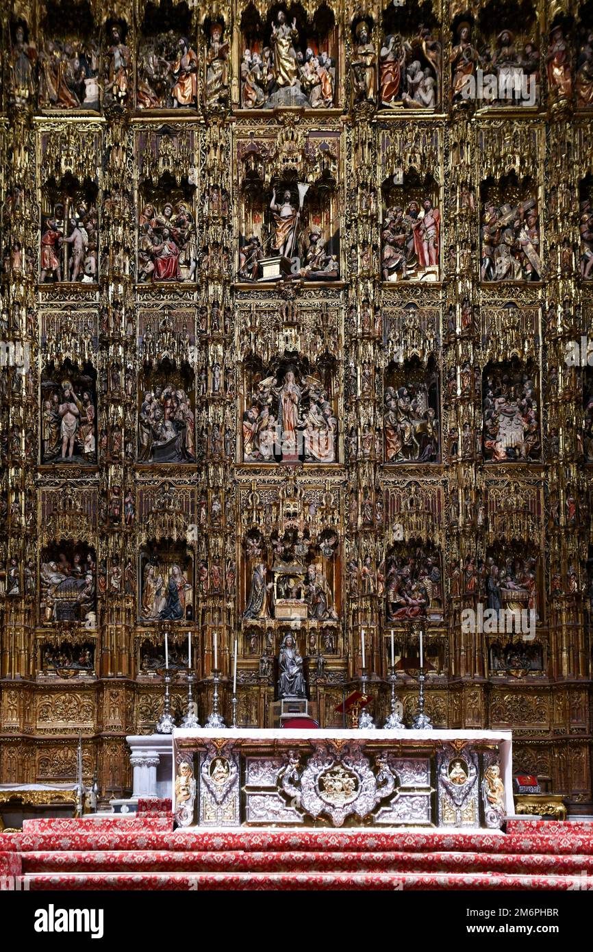 Church interior small altar sculpture hi-res stock photography and images - Alamy