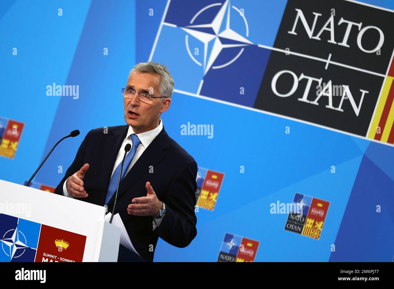Nato treffen hi-res stock photography and images - Alamy
