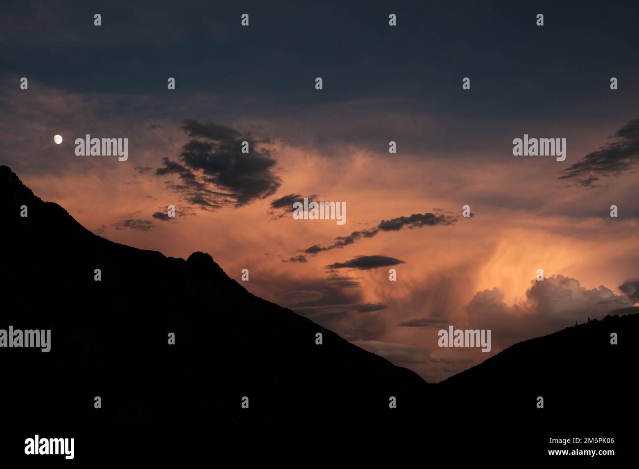 Hilly landscape at sunset hi-res stock photography and images - Alamy