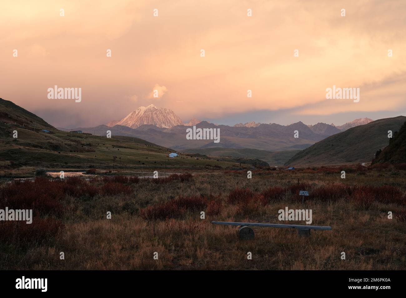 Hilly landscape at sunset hi-res stock photography and images - Alamy