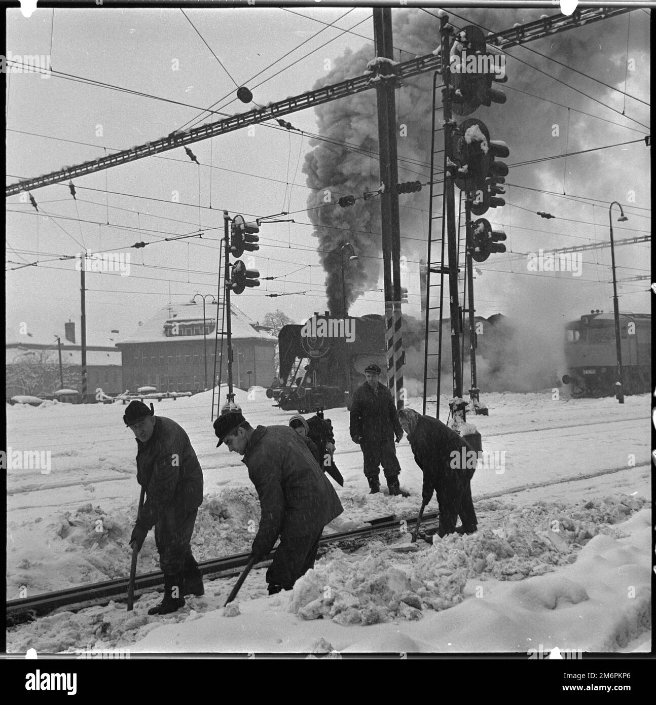 ***MARCH 4, 1970, FILE PHOTO*** Snow is causing traffic problems. On ...