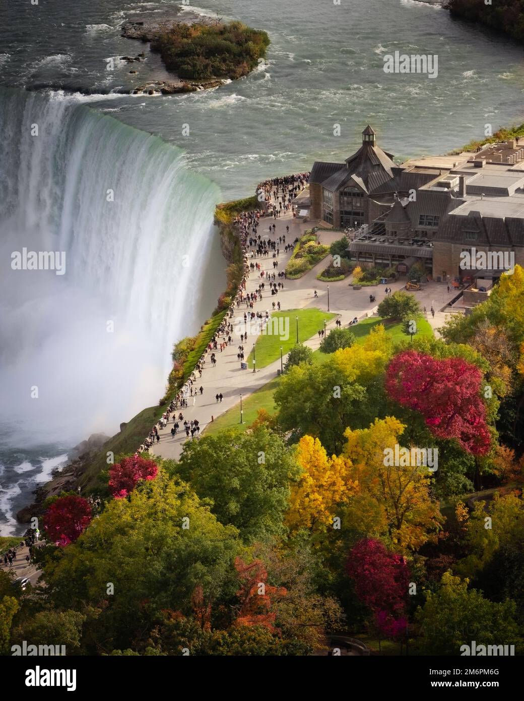 The Table Rock viewing platform, located at the very brink of Horseshoe ...