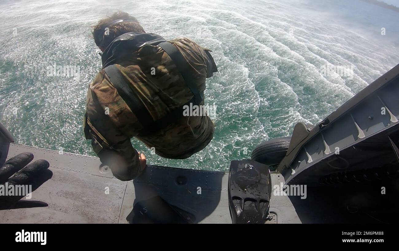 A Green Beret assigned to 2nd Battalion, 10th Special Forces Group ...