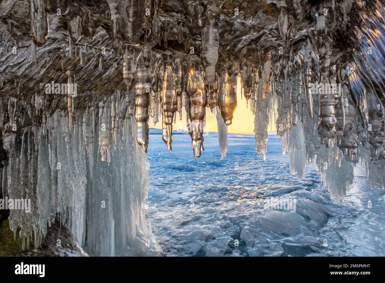 Icicles on cave hi-res stock photography and images - Alamy