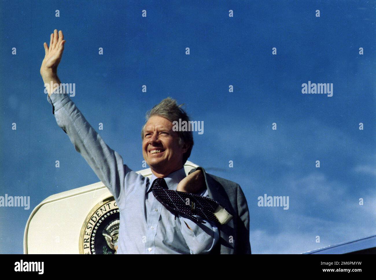 Jimmy Carter waving from Air Force One, May 17, 1977 Stock Photo - Alamy