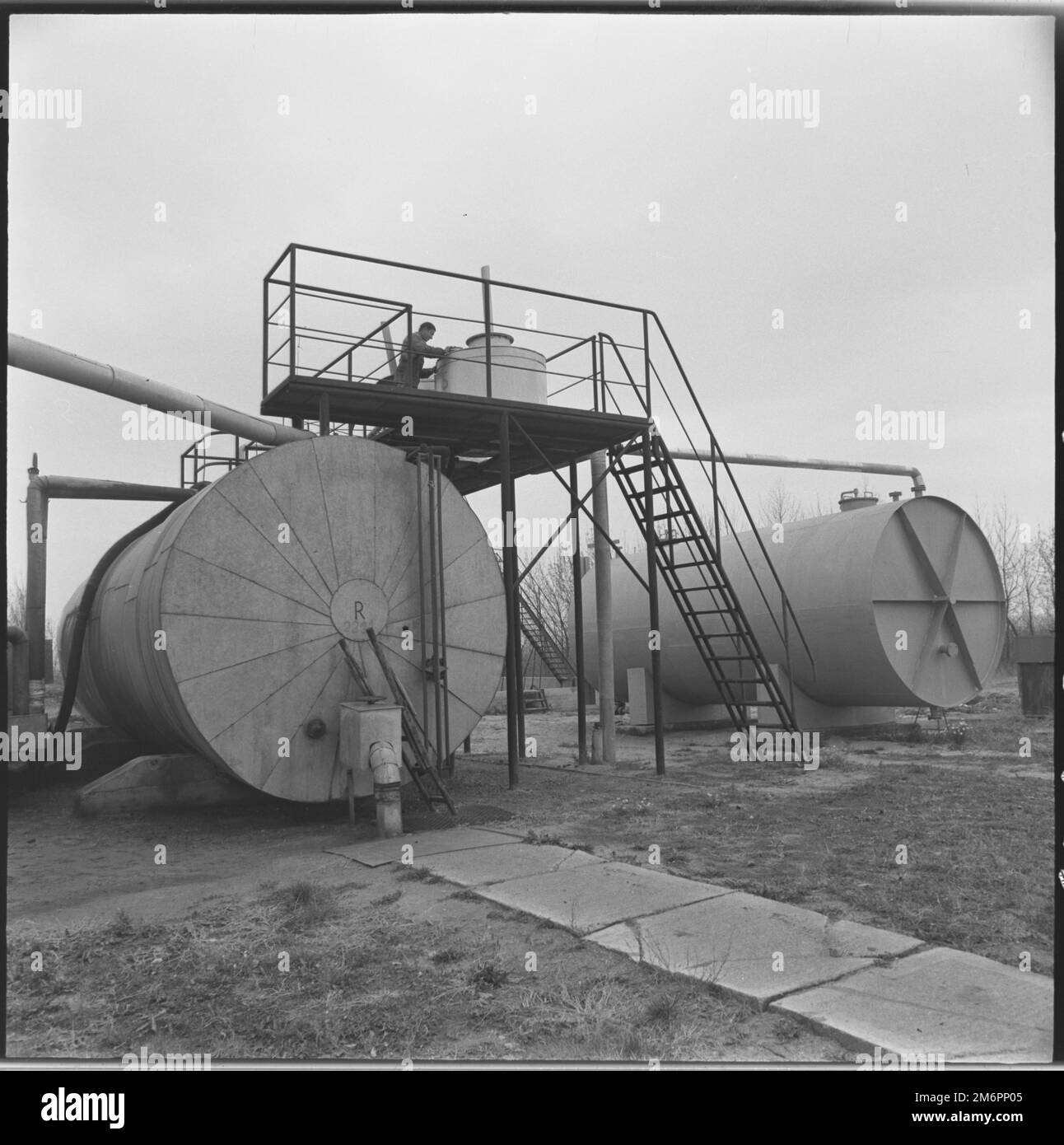 ***NOVEMBER 24, 1971, FILE PHOTO*** The Moravian Oil Mines in Hodonin ...