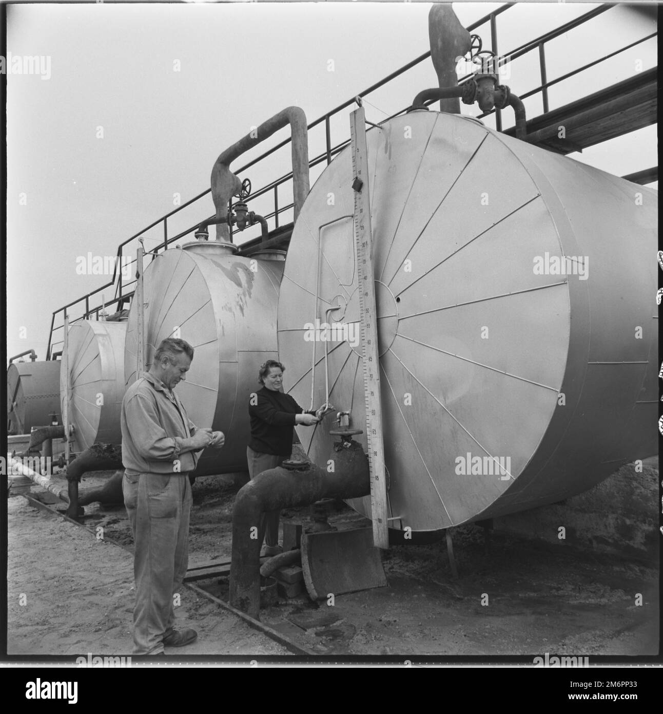 ***NOVEMBER 24, 1971, FILE PHOTO*** The Moravian Oil Mines in Hodonin ...
