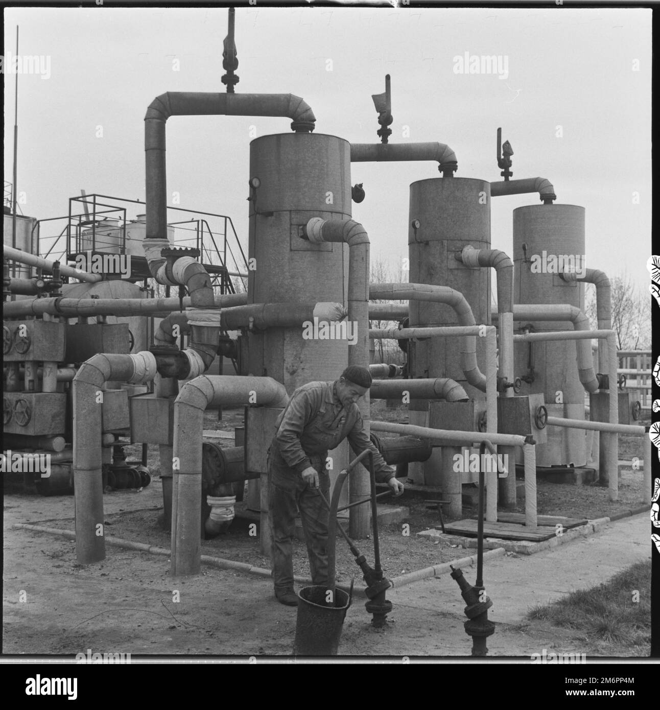 ***NOVEMBER 24, 1971, FILE PHOTO*** The Moravian Oil Mines in Hodonin ...