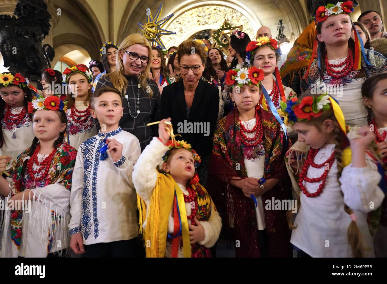 05 January 2023, Hamburg: Carola Veit (center right, SPD), President of ...