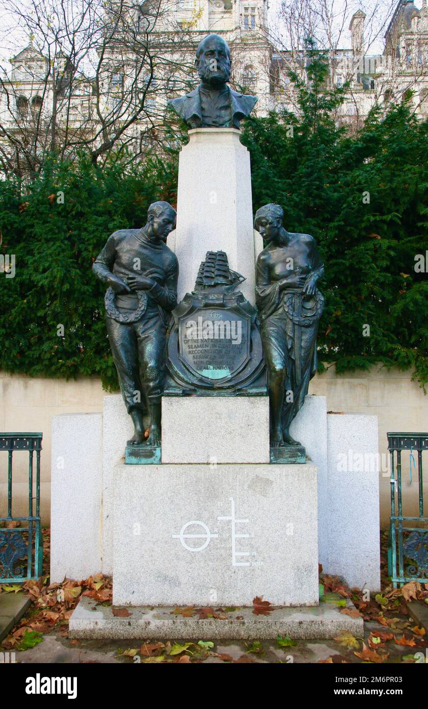 A view of the Samuel Plimsoll Memorial on the Victoria Embankment, City ...