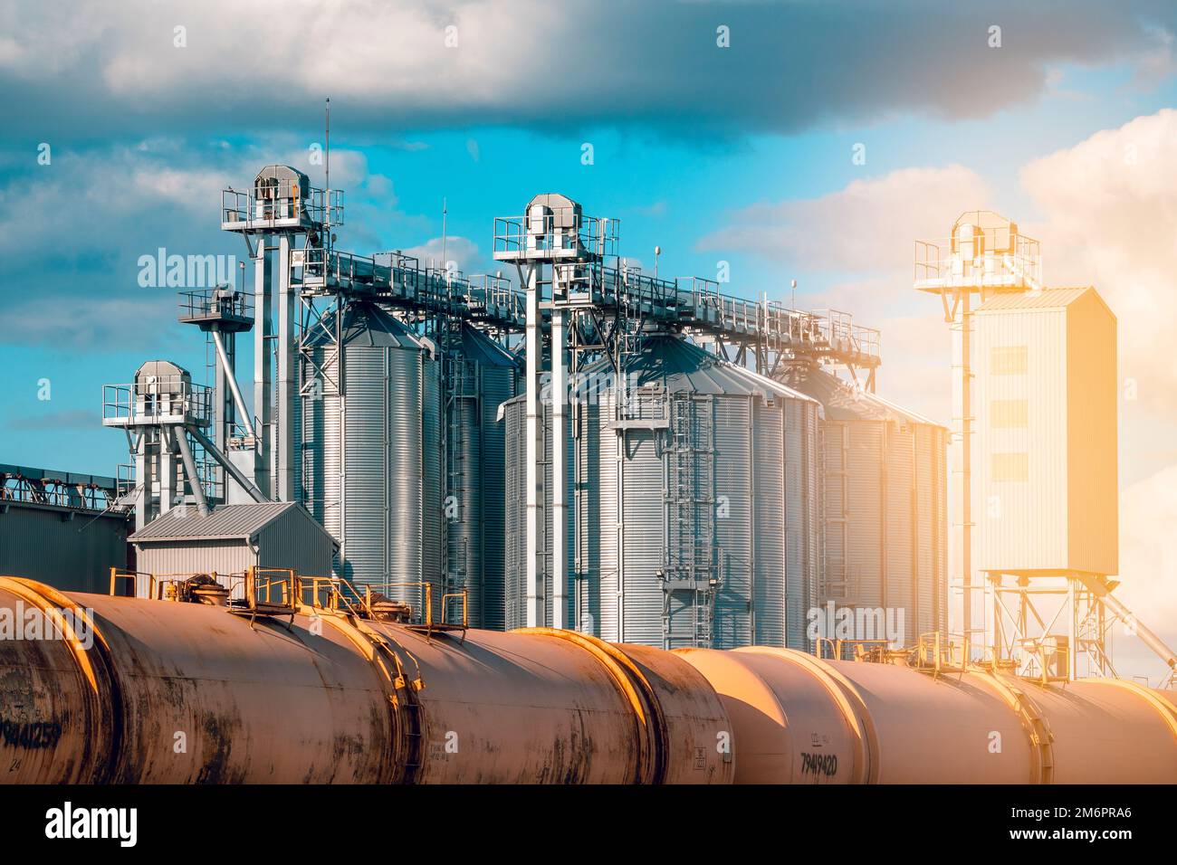 Silo transportation hi-res stock photography and images - Alamy