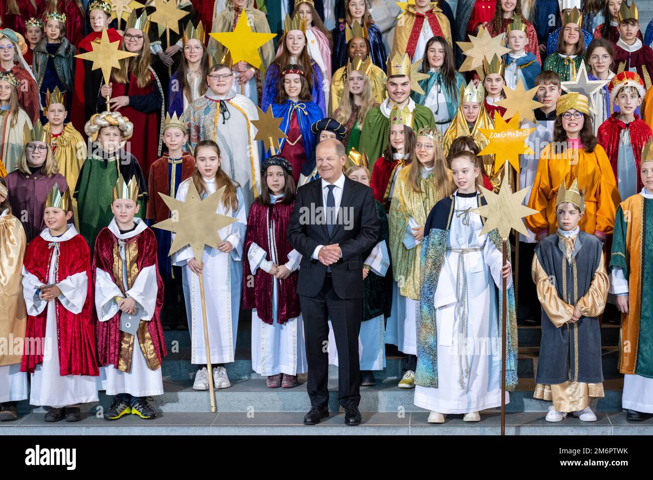 05 January 2023, Berlín: German Chancellor Olaf Scholz surrounded by ...