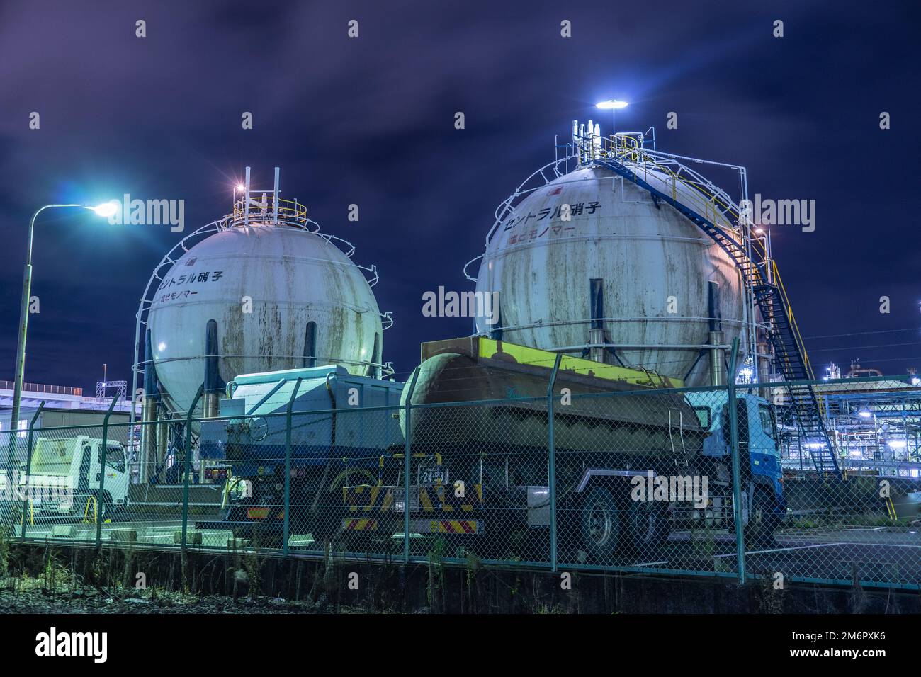 Factory fence hi-res stock photography and images - Alamy