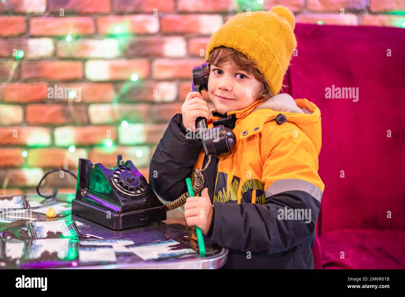 Antique phone child hi-res stock photography and images - Alamy