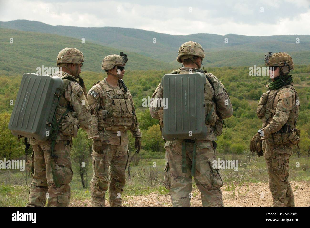 U.S. Army Soldiers assigned to Alpha Company, 1st Engineer Battalion ...