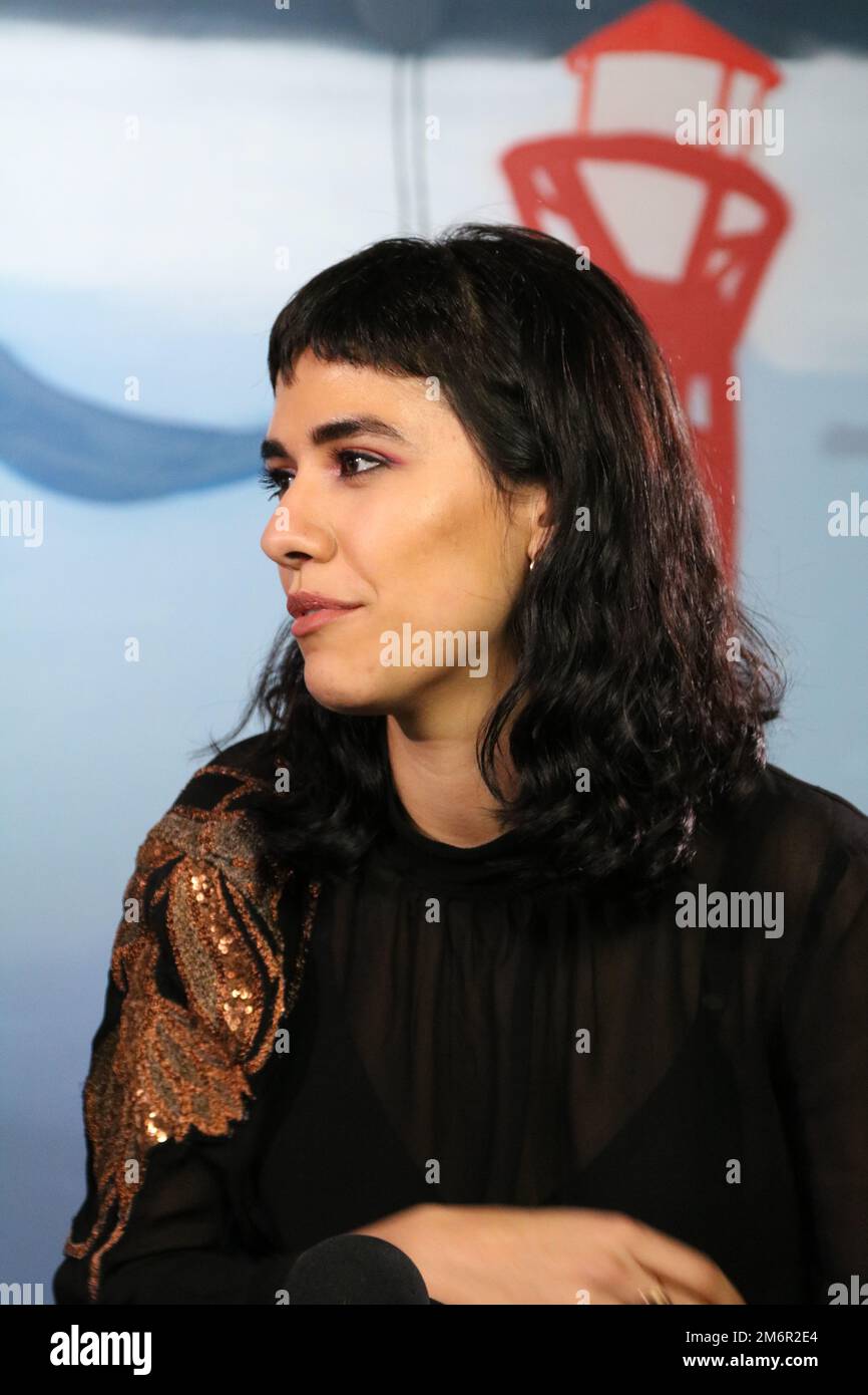 Charlotte OC shooting an interview in Brooklyn Stock Photo - Alamy