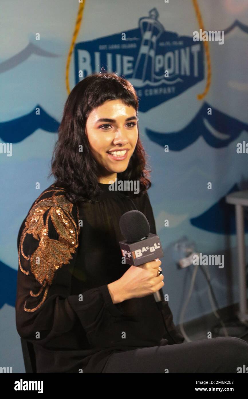 Charlotte OC shooting an interview in Brooklyn Stock Photo - Alamy