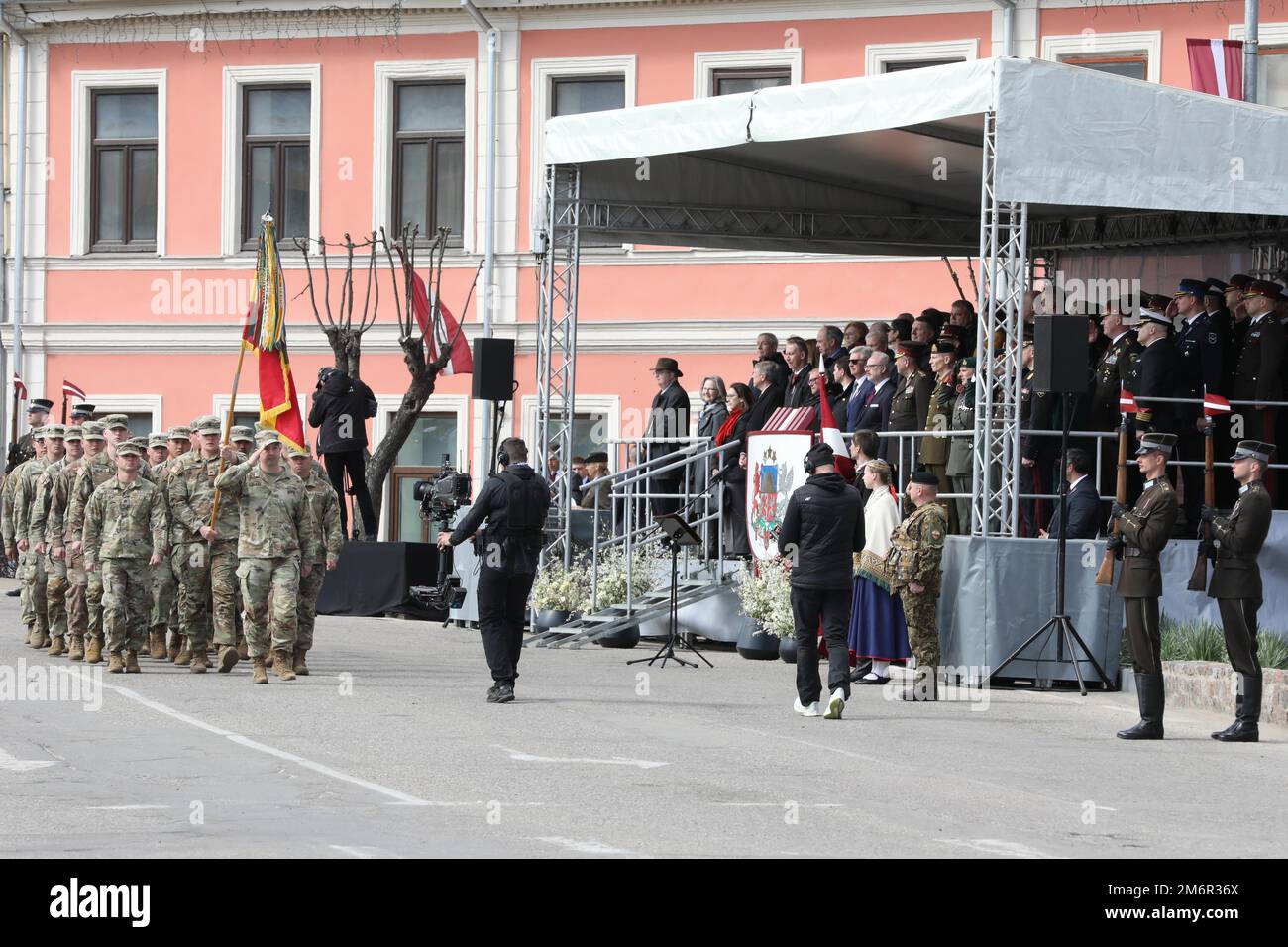 Soviet soldiers march stand hi-res stock photography and images - Alamy
