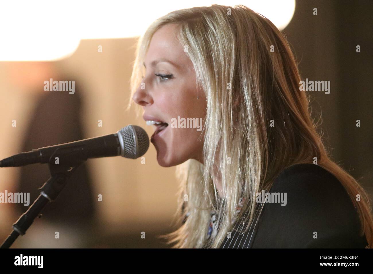 Blake Hazard films a session in Brooklyn Stock Photo - Alamy