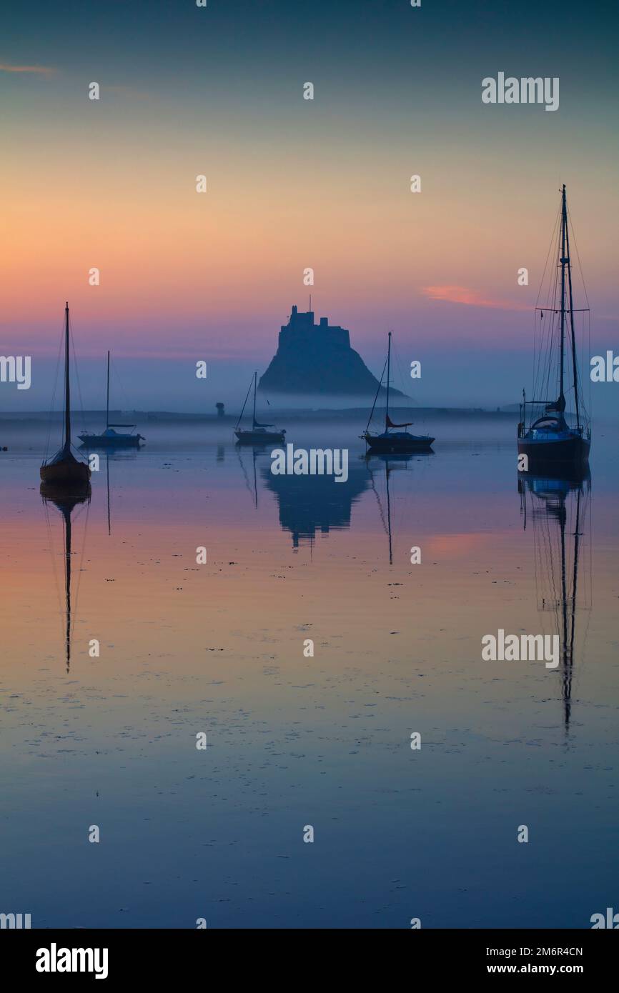 Lindisfarne Castle at dawn, Holy Island, Northumberland, England ...