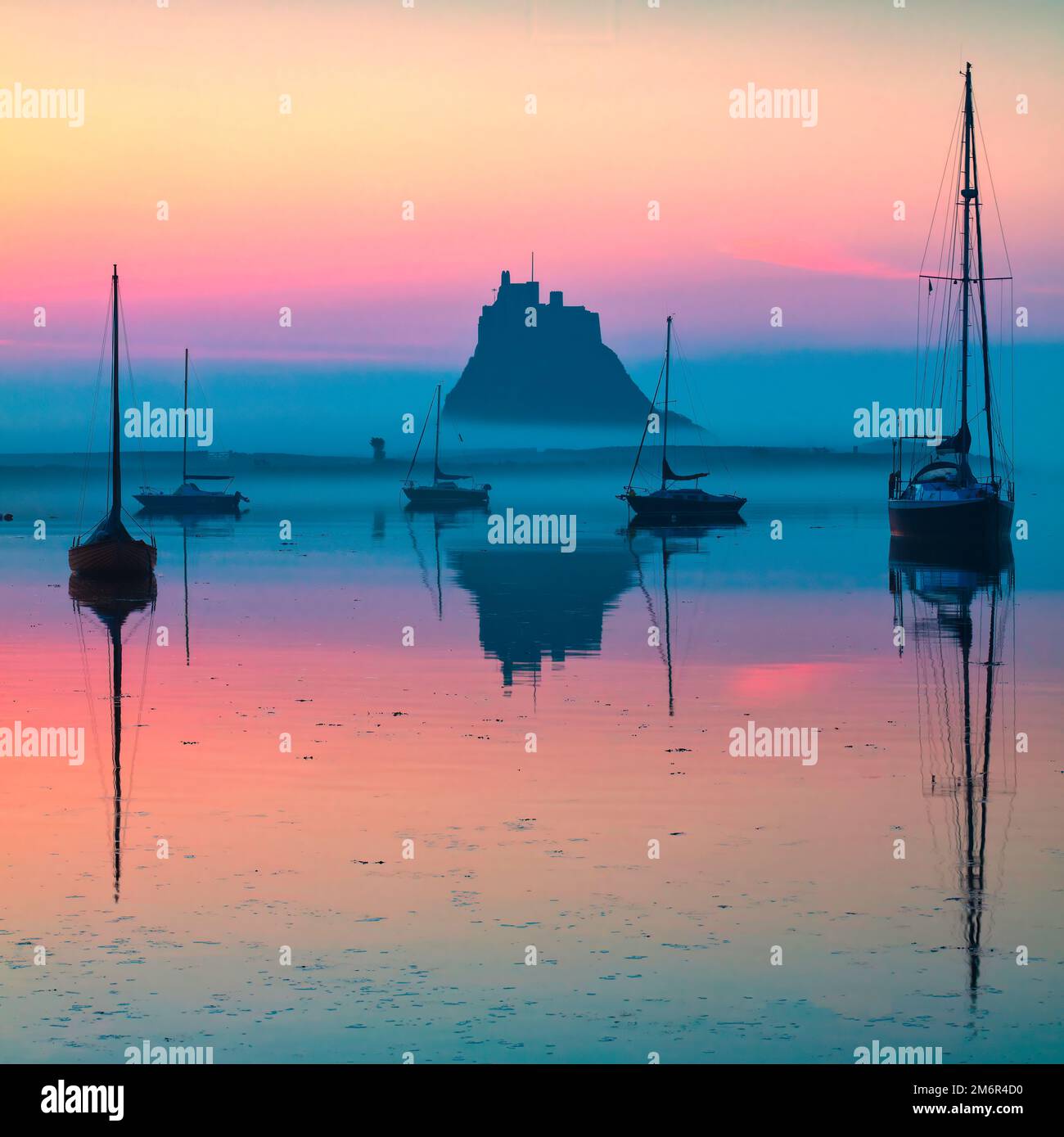 Lindisfarne Castle at dawn, Holy Island, Northumberland, England ...