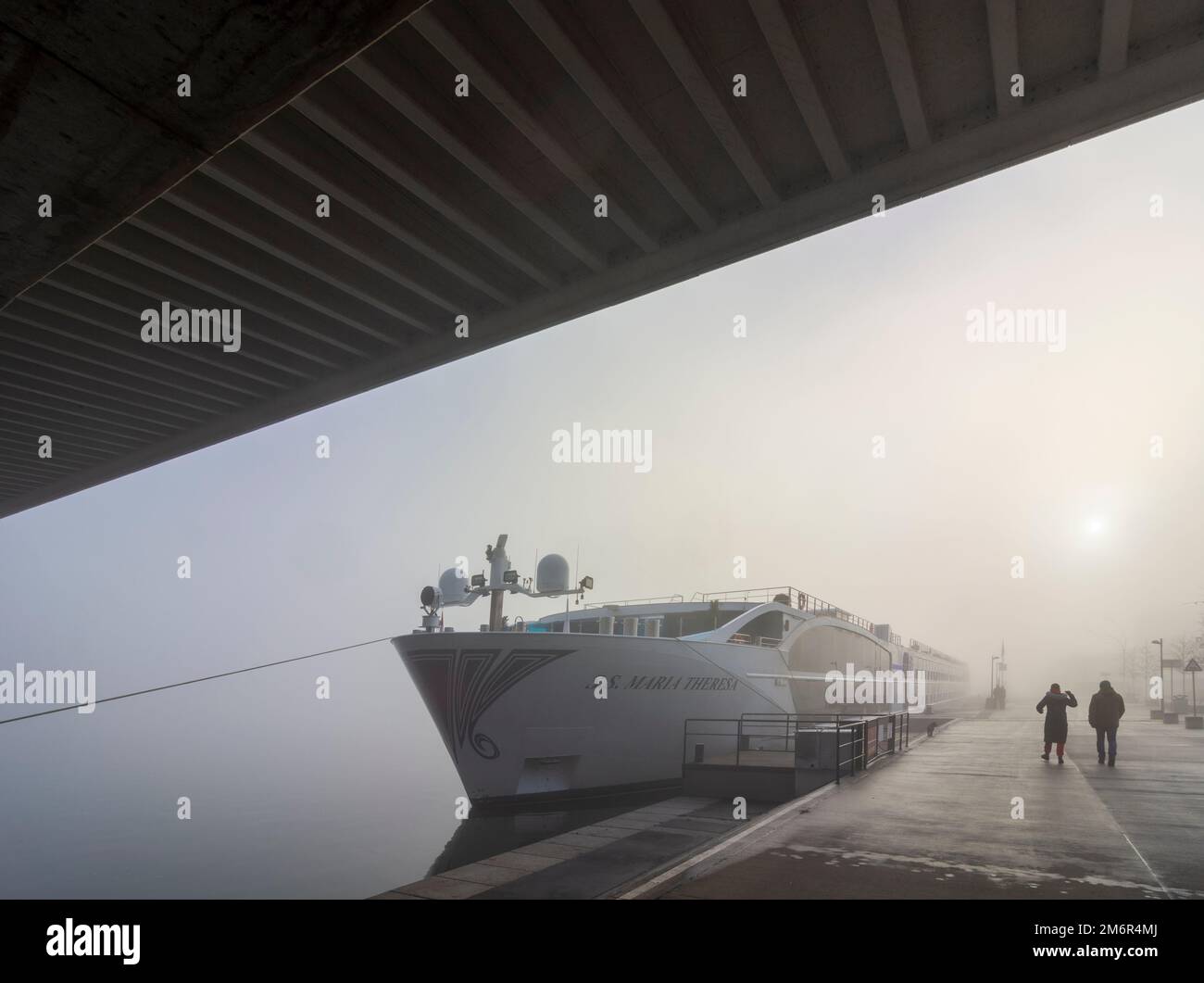 Wien, Vienna: mist at river Donau (Danube), bridge Reichsbrücke, cruise ...