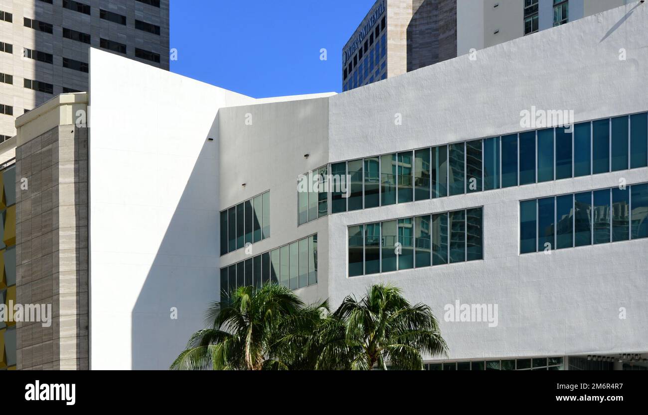Modern Building in Downtown Miami, Florida Stock Photo - Alamy