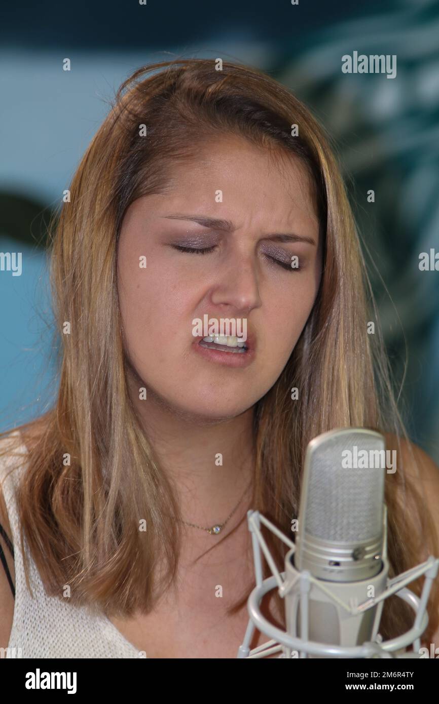 Chelsea Cutler films a session in Brooklyn Stock Photo - Alamy