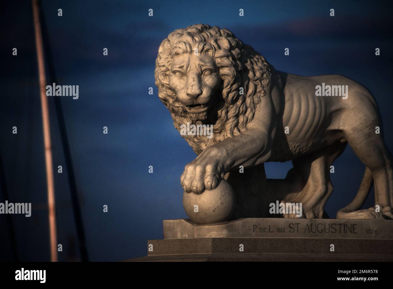 Sculpture of lion at Bridge of Lions Stock Photo - Alamy