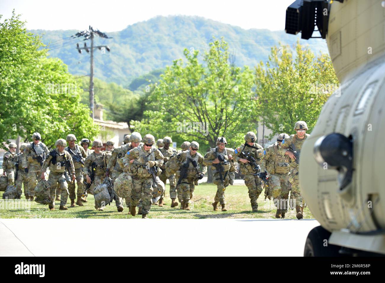 The competitors for the 2nd Infantry Division/ROK-US Combined Division ...