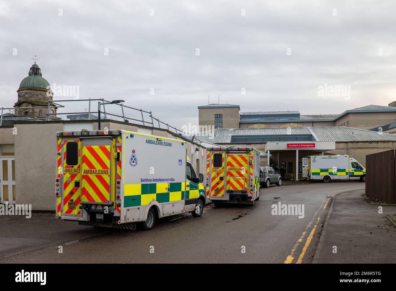 Queue of ambulances hi-res stock photography and images - Alamy