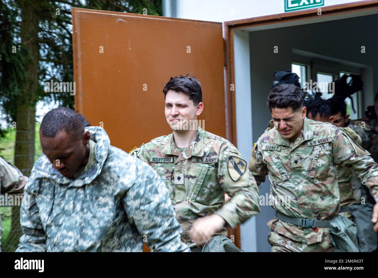 Soldiers from Bravo Company 615th Aviation Support Battalion, 1st Air ...