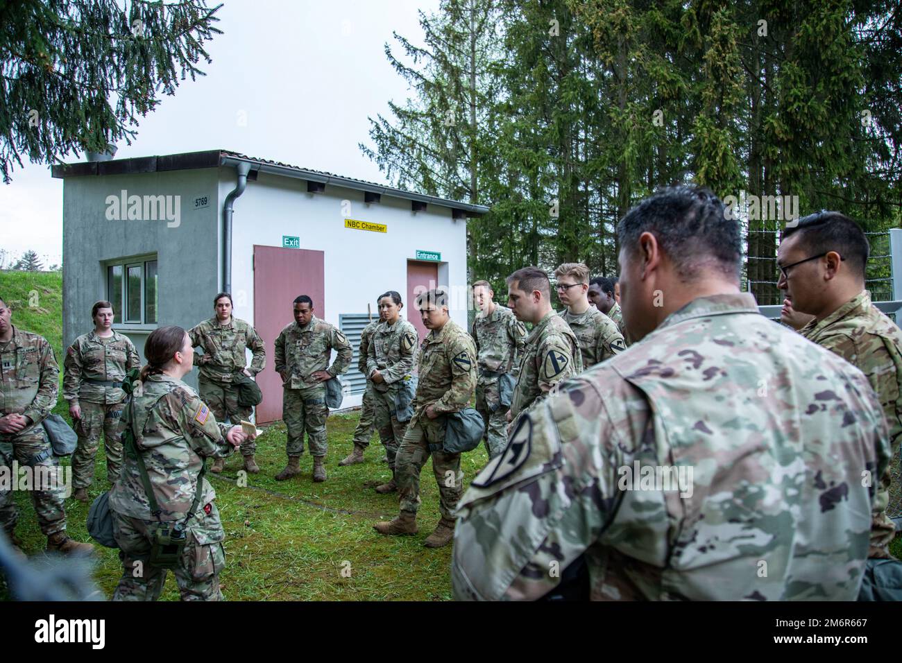 Soldiers from Bravo Company 615th Aviation Support Battalion, 1st Air ...