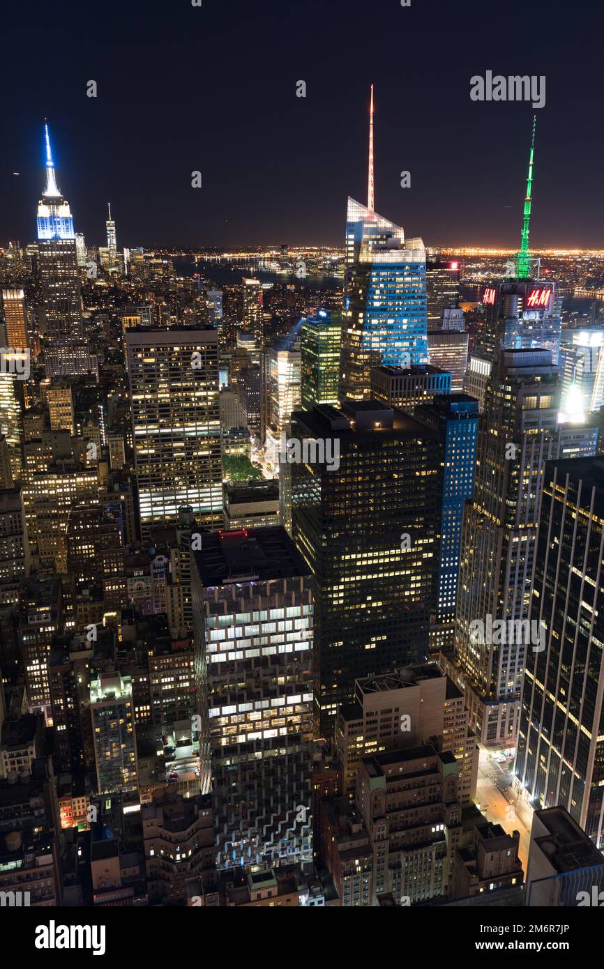 Downtown night view seen from the top of the Rock (Rockefeller Center ...