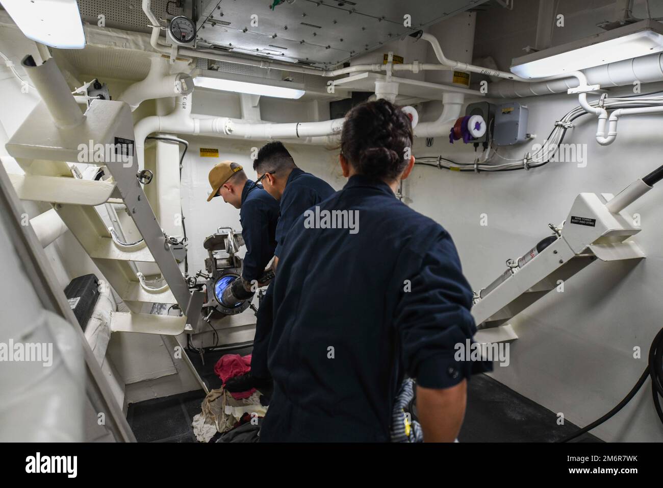 220504-N-DO281-1094 ATLANTIC OCEAN (May 4, 2022) Sailors remove the ...