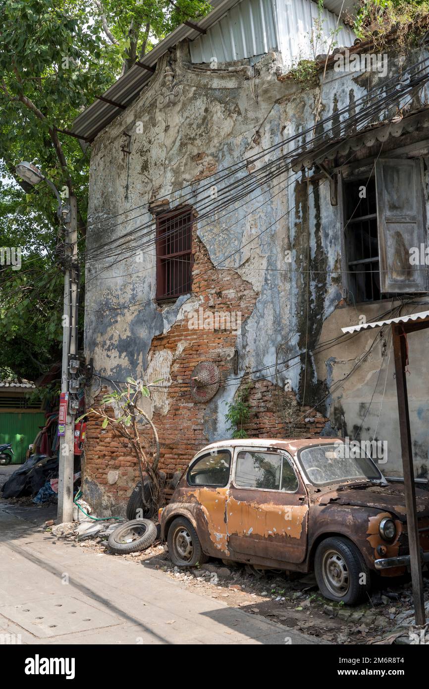 Abandoned old car in the Talat Noi Area in Bangkok, Thailand Stock ...