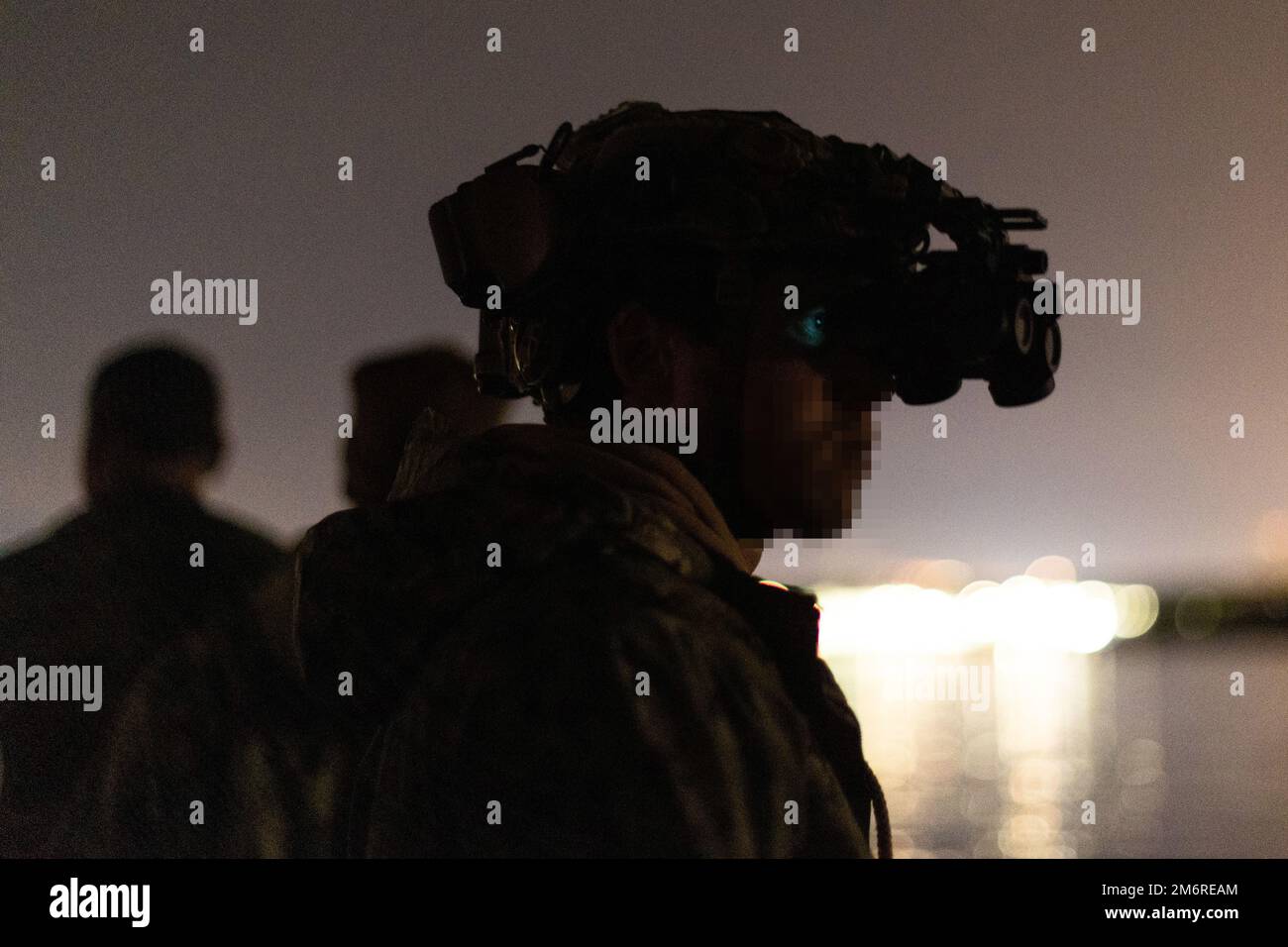 A member of U.S. Naval Special Warfare observes night-time dive ...