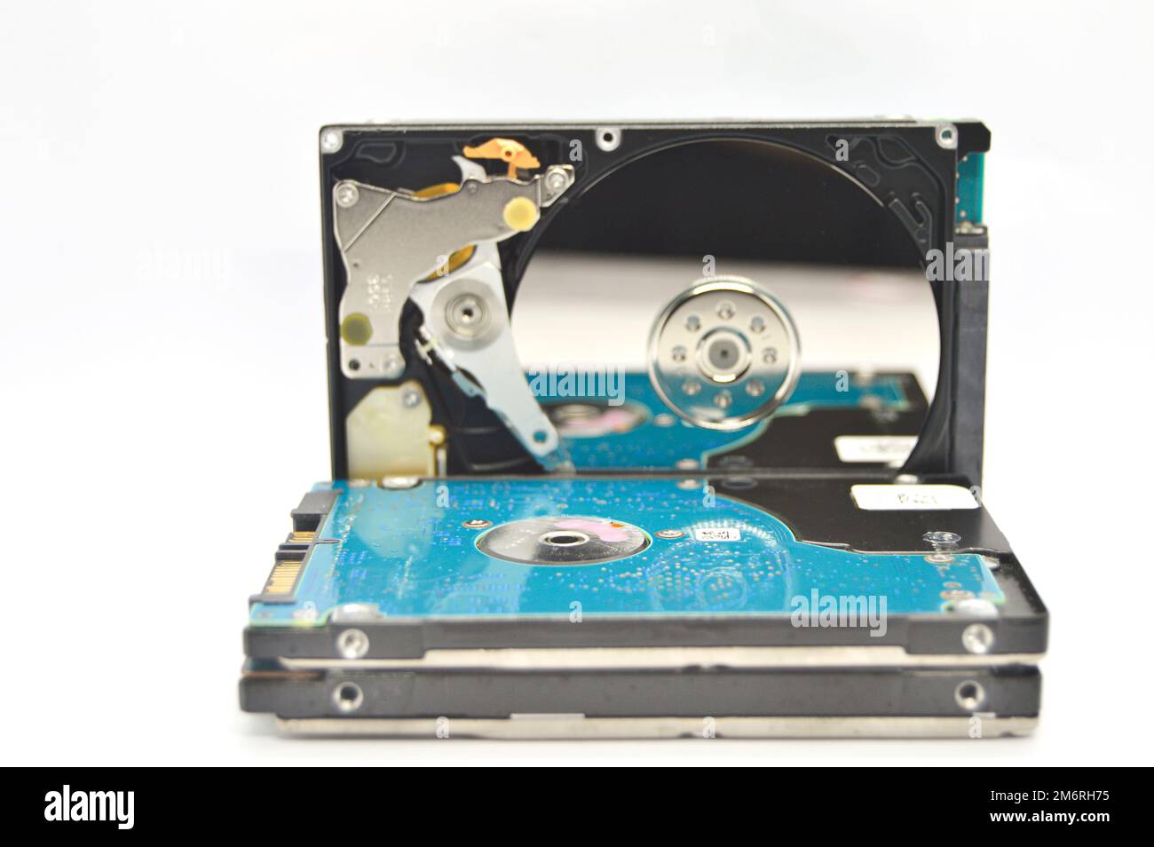 2.5-inch spinning disk type hard drive images are still commonly used ...