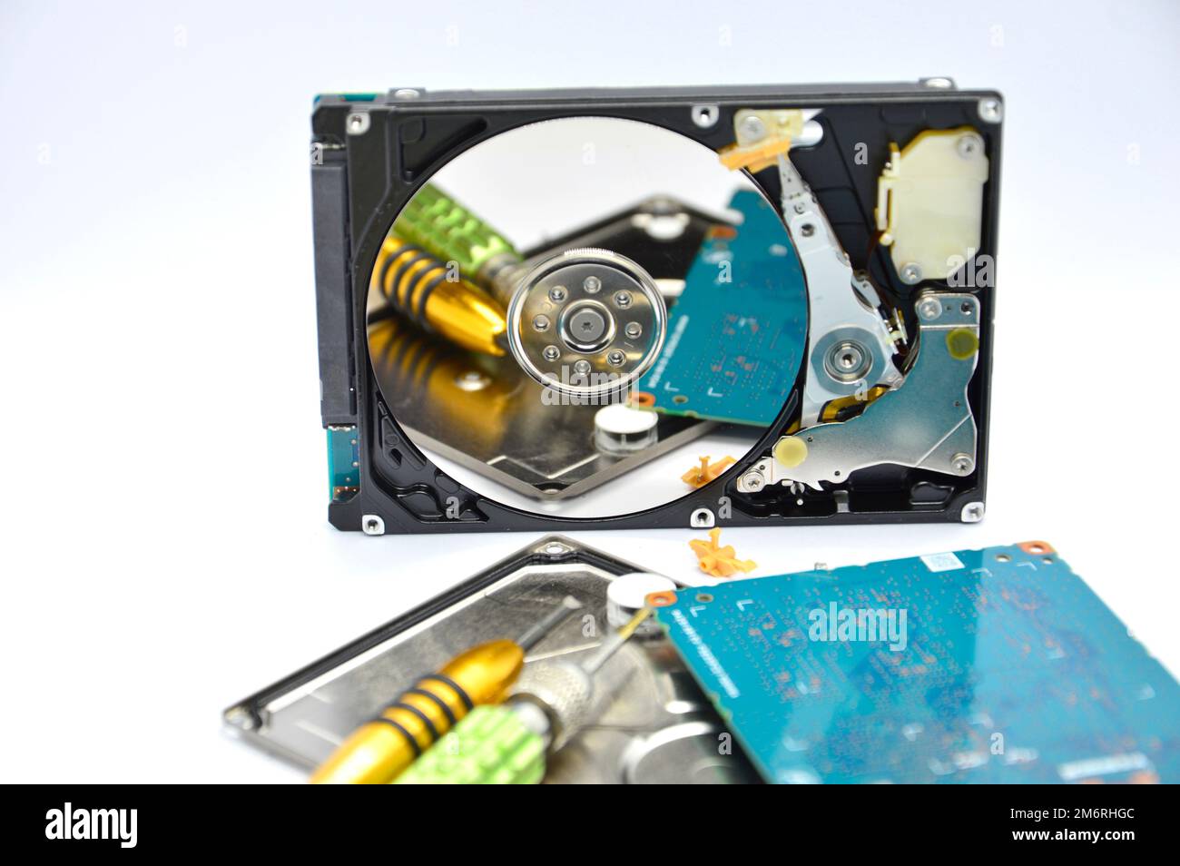 2.5-inch spinning disk type hard drive images are still commonly used ...