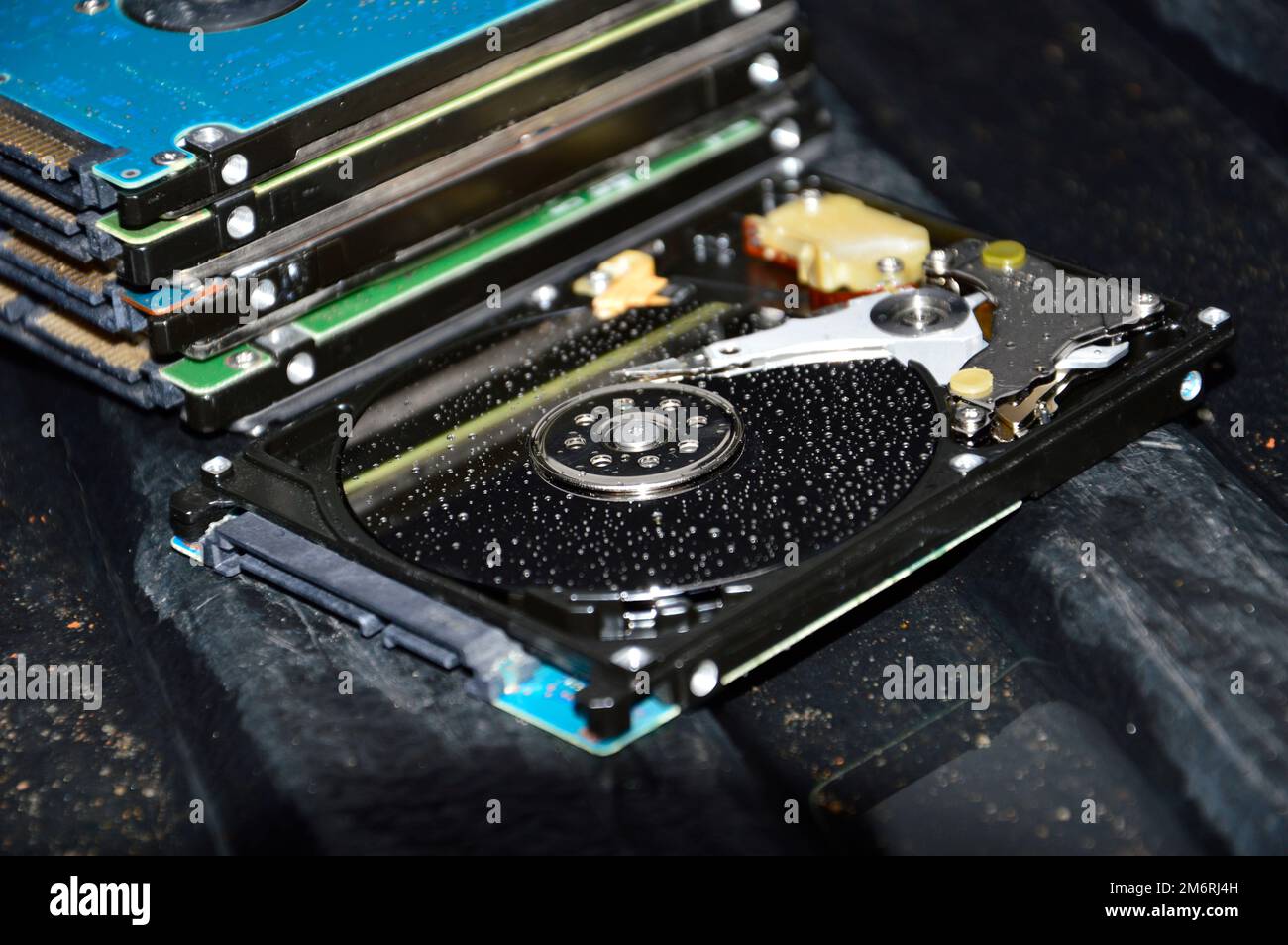 2.5-inch spinning disk type hard drive images are still commonly used ...