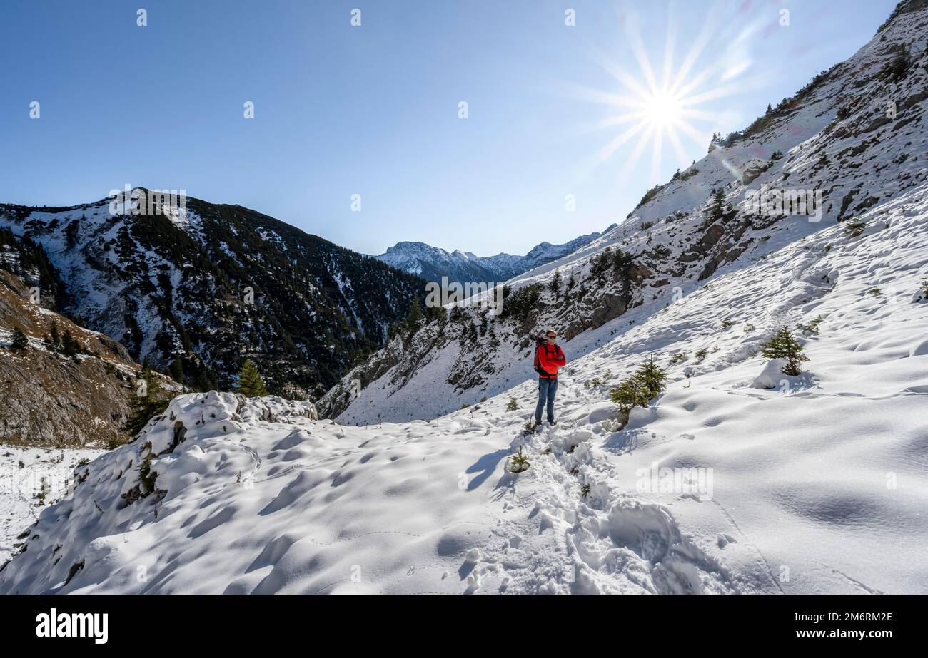 Mountaineer on hiking trail in winter with snow, path to Ammergauer ...