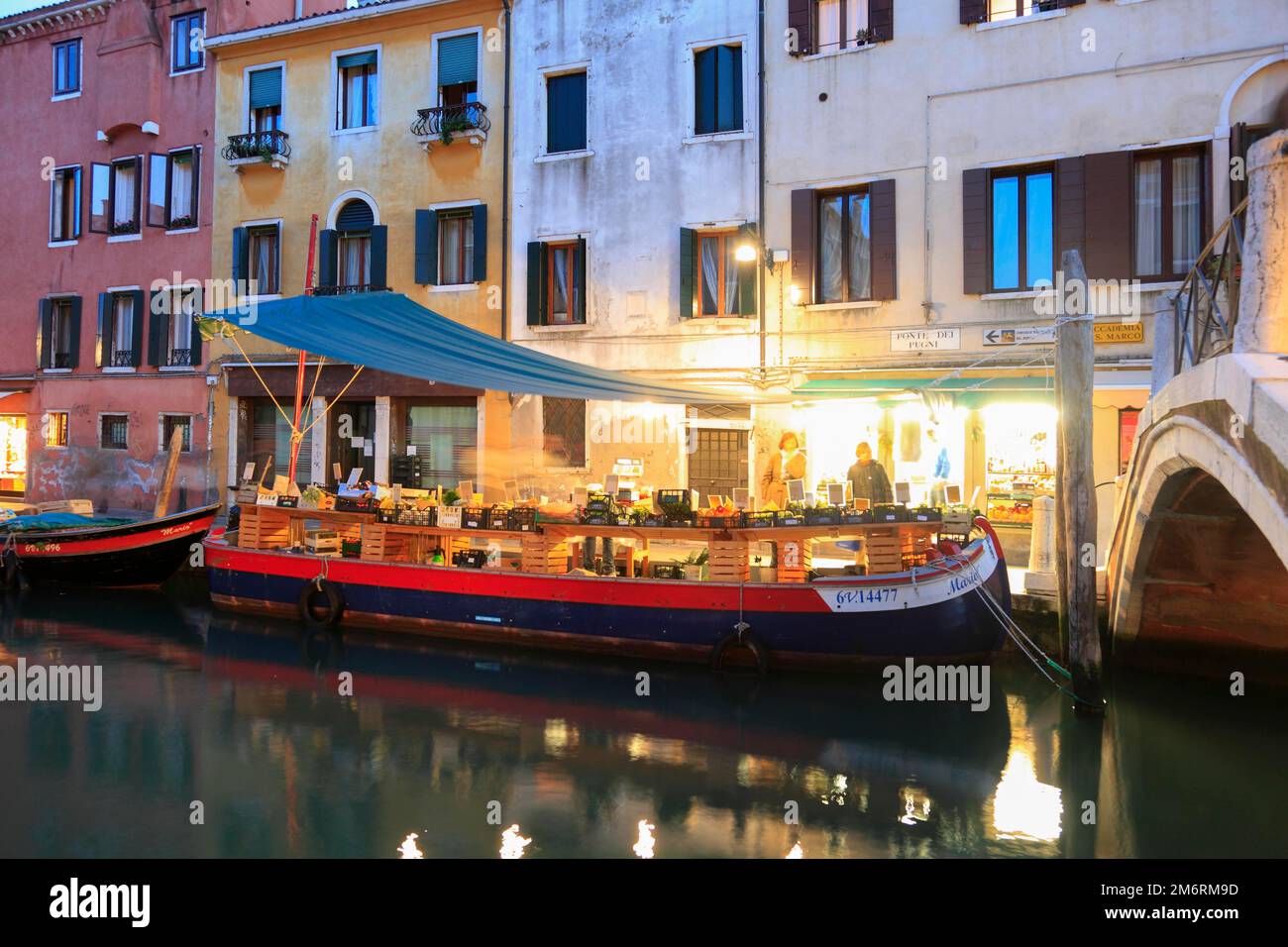 Floating market stall at Campo San Barnaba, Venice, Veneto, Italy Stock ...