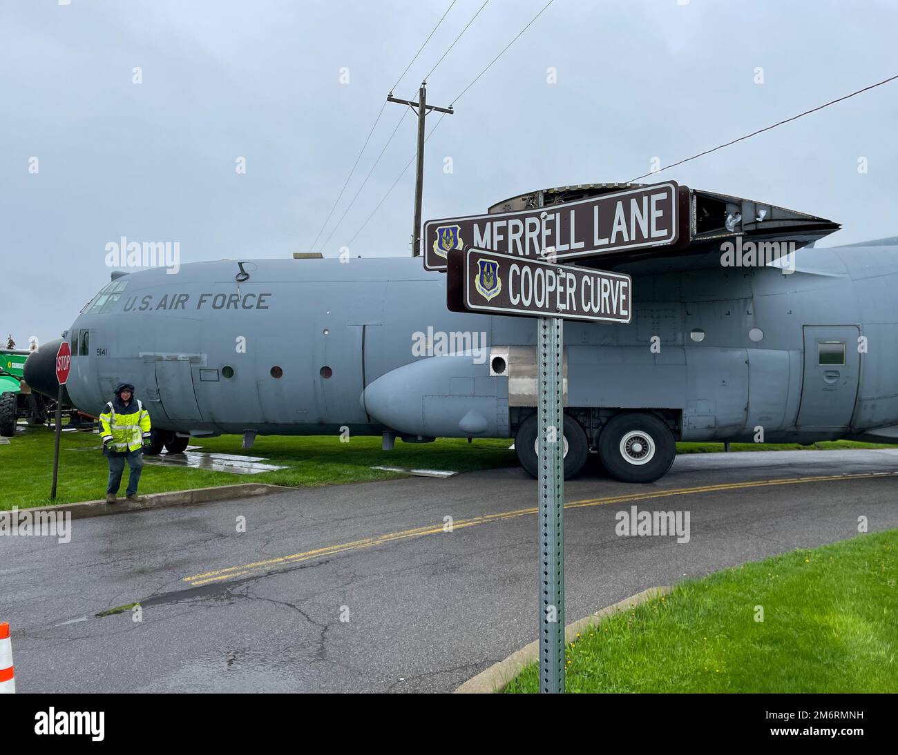 A C-130H Hercules transport plane attempts to make a sharp turn at the ...