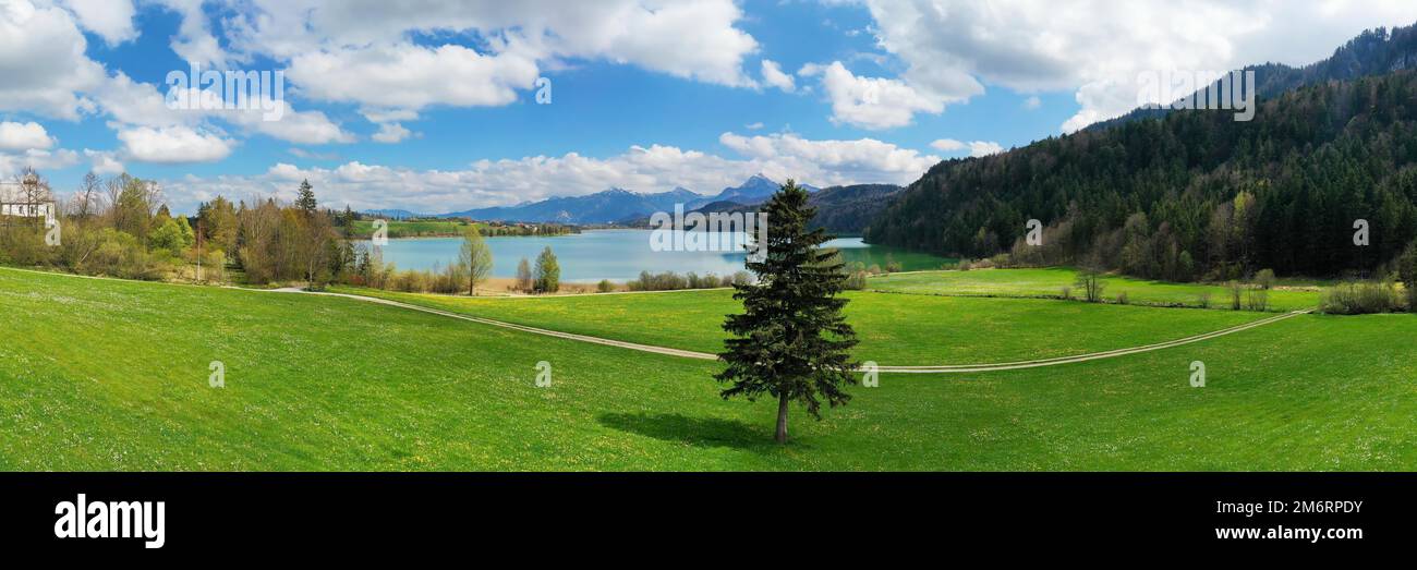 Fantastic scenery at Lake Weissensee near Fuessen in fine weather ...