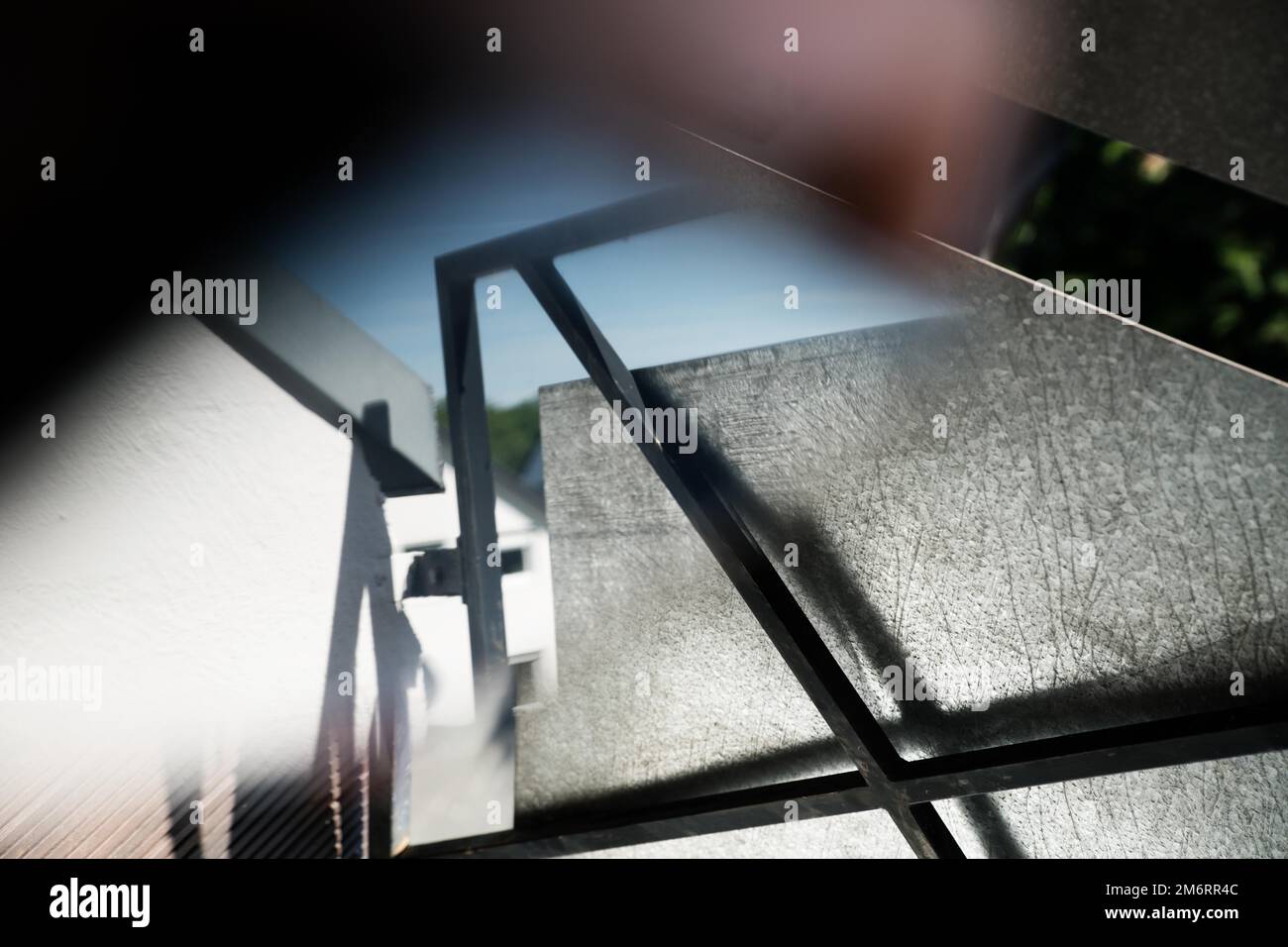 Optical illusion through a mirror, geometry Stock Photo - Alamy