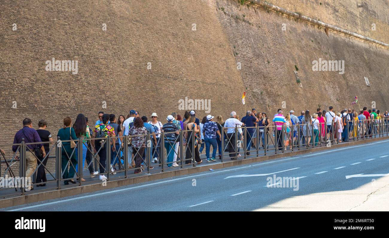 Mass-tourism at Vatican Museum in Rome Stock Photo - Alamy