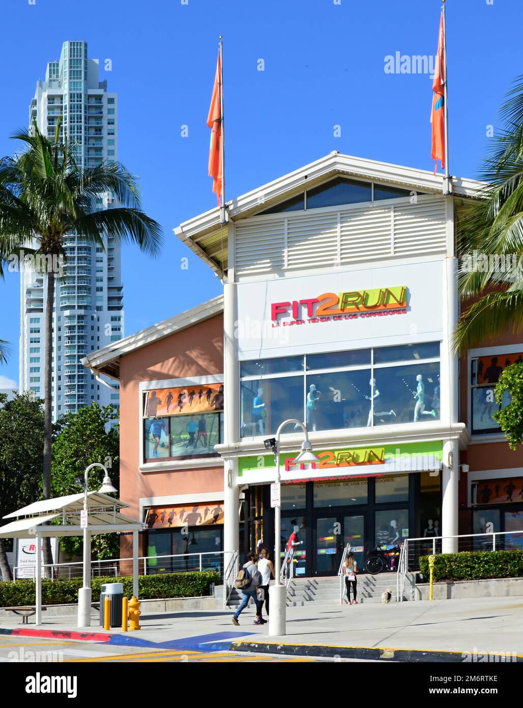 Downtown miami street scene florida hi-res stock photography and images ...