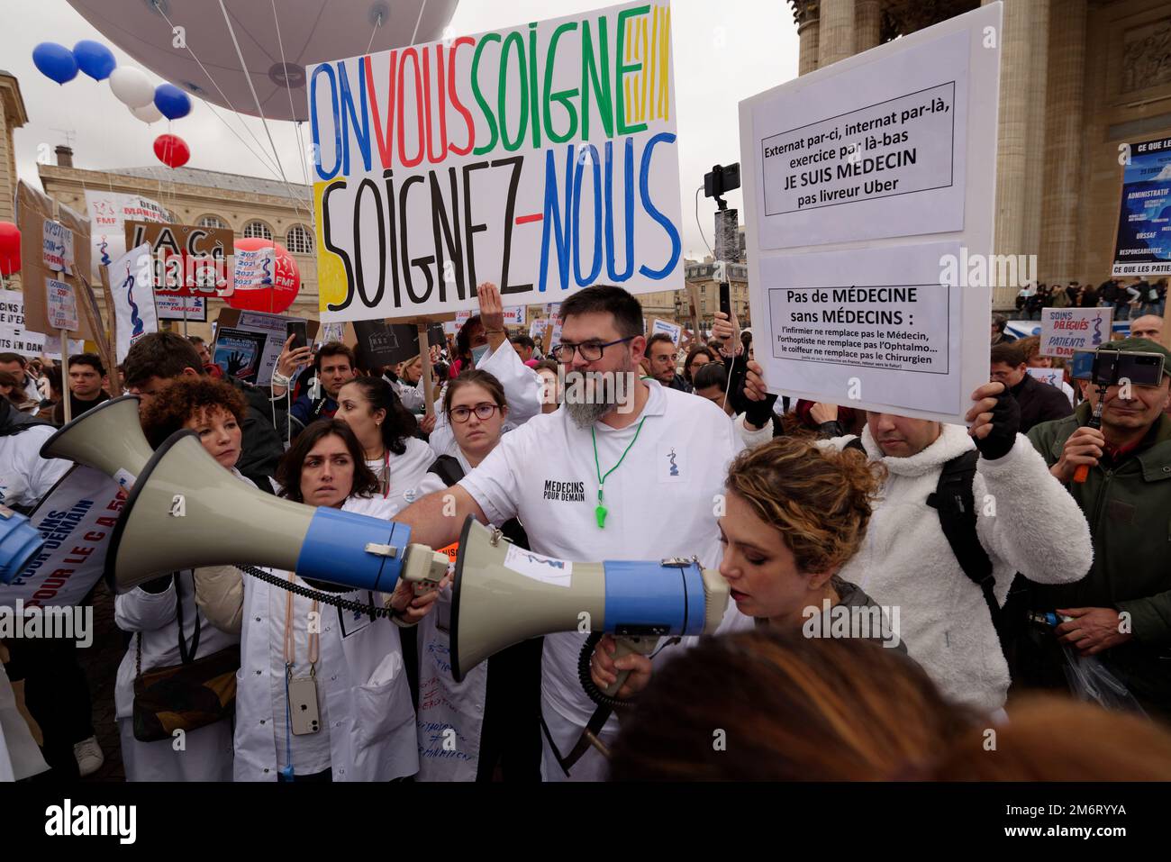 General practitioners hi-res stock photography and images - Alamy