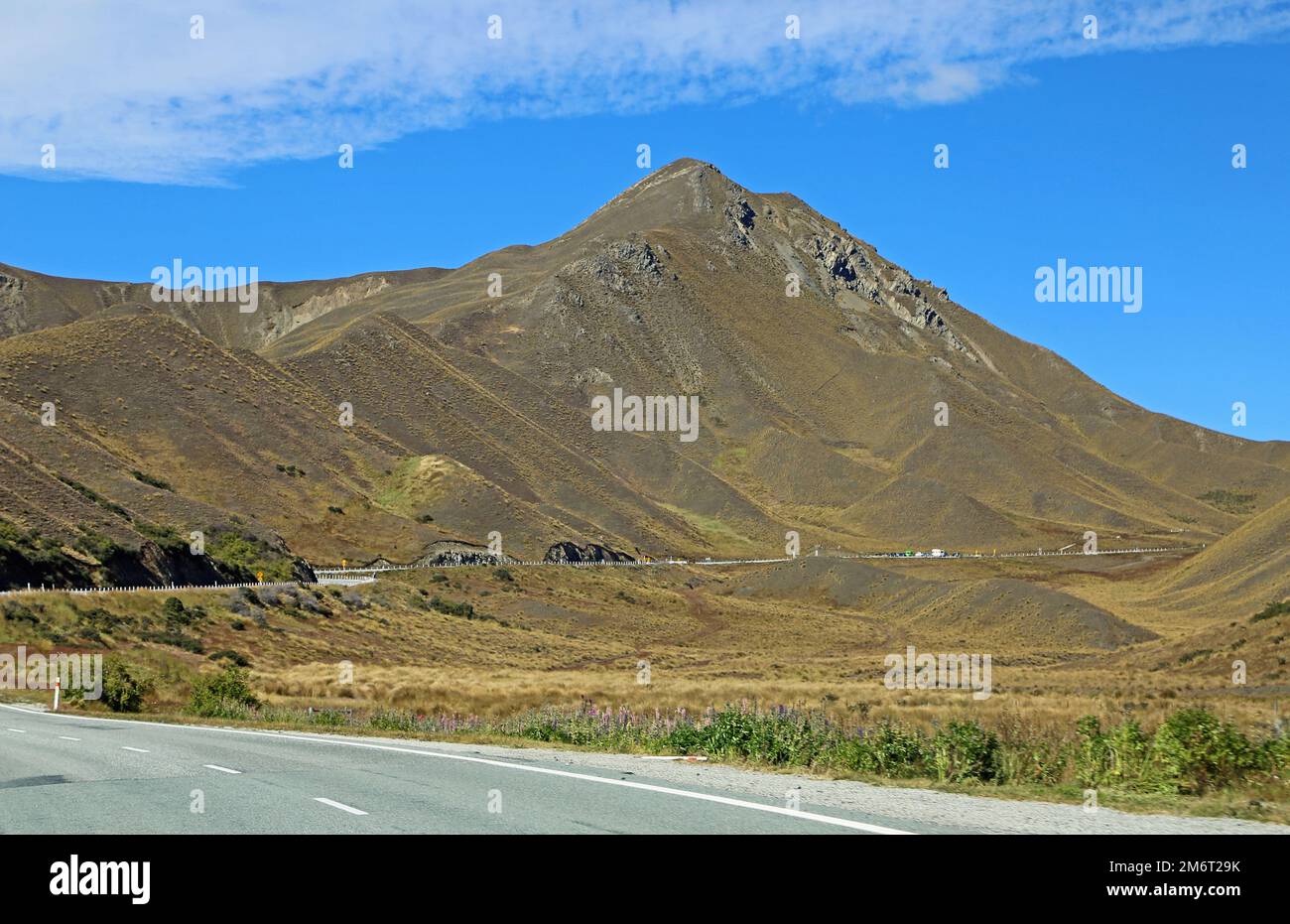 Lindis pass new zealand hi-res stock photography and images - Alamy