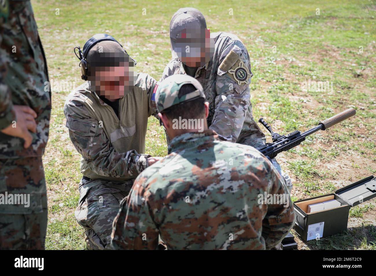 U.S. Army Green Berets assigned to 10th Special Forces Group (Airborne ...